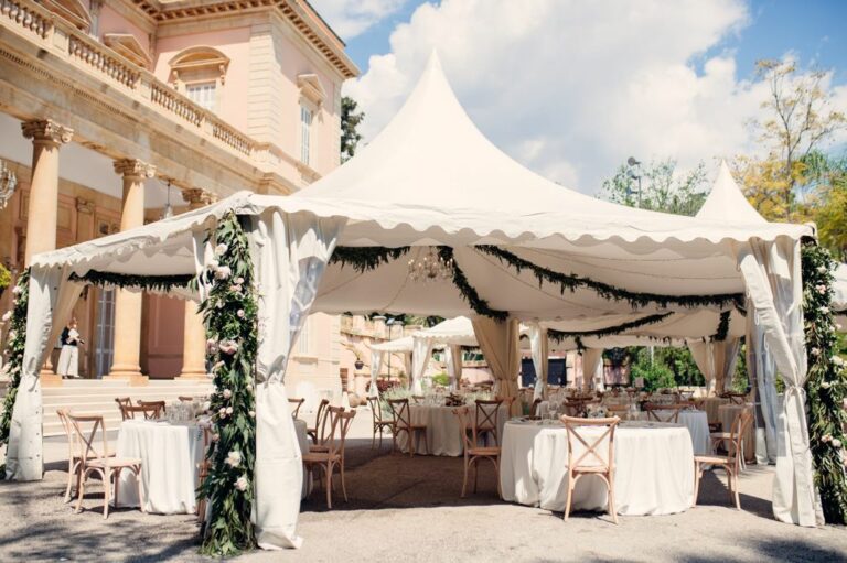 Cómo decorar espacios con carpas fácilmente - Debarby